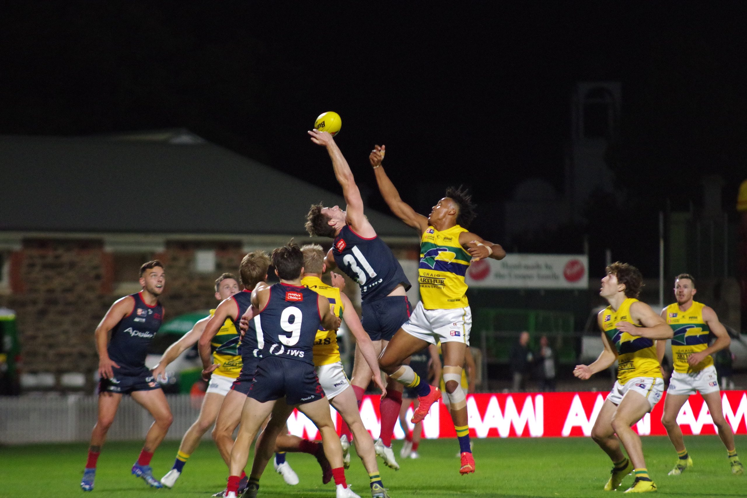 R1 Match Report: Premiership flag unveiled, but a tough night for ...