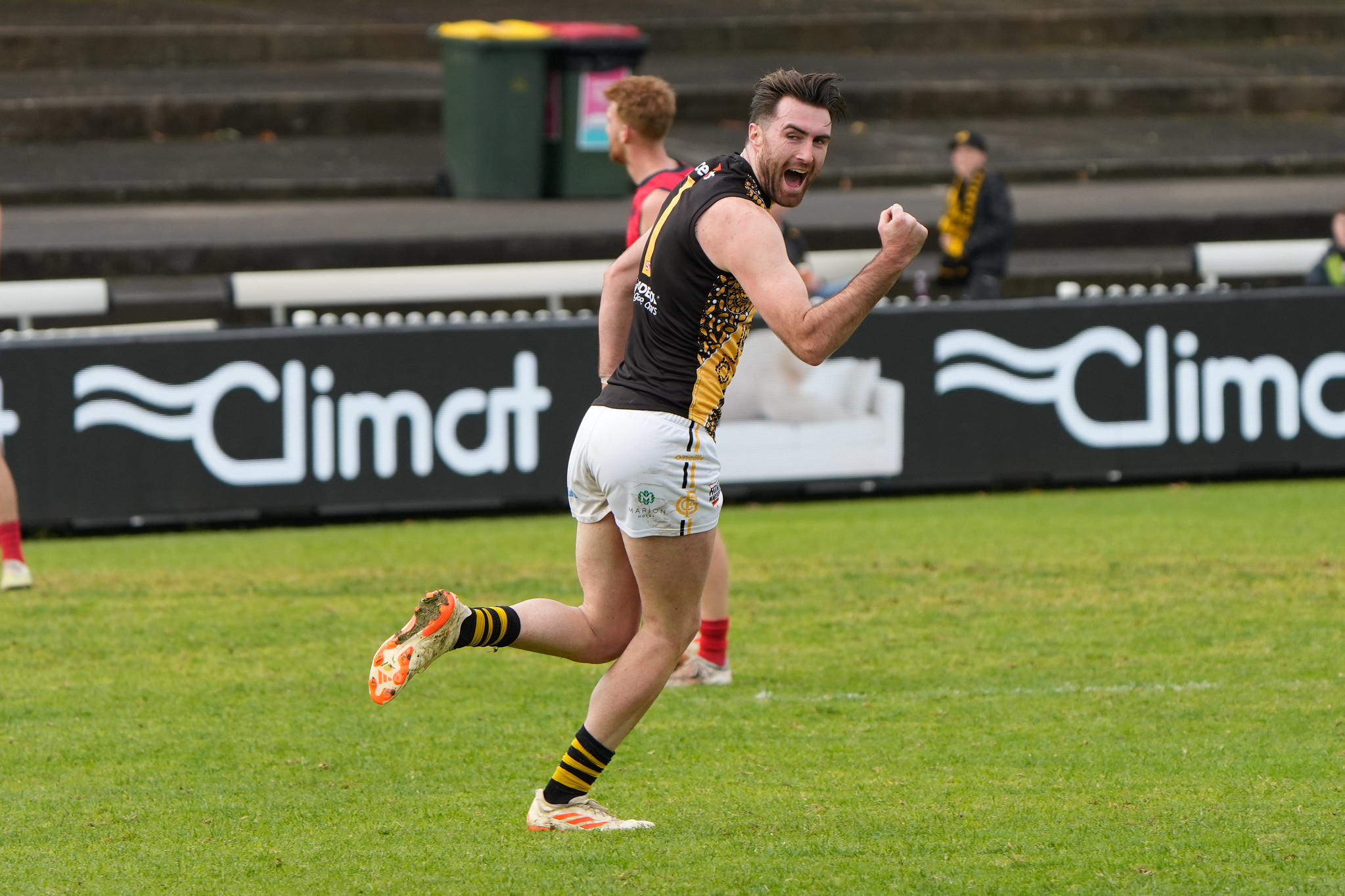 Eye Of The Tiger - Andrew Capel on Liam McBean - Glenelg Football Club